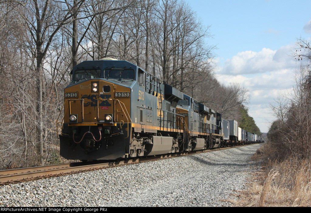 CSX 5313 and train Q031